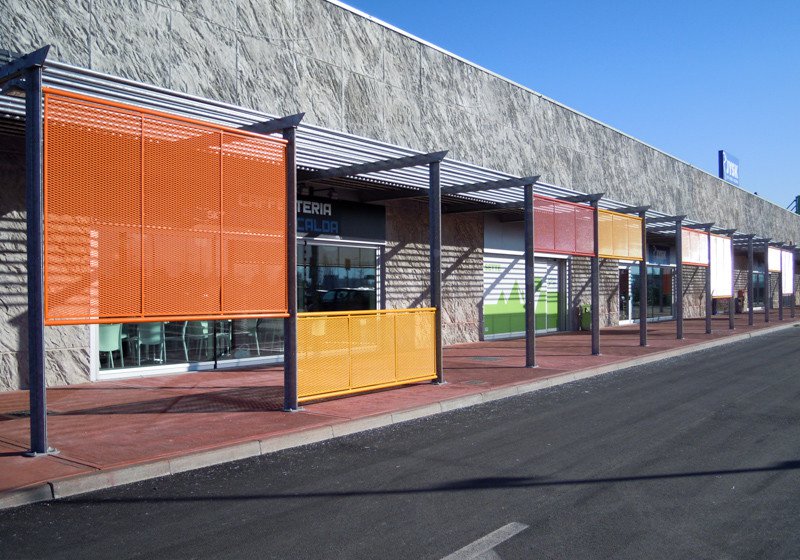 Facade and fence for shopping mall | PROJECTS | Fratelli Mariani
