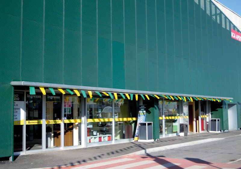 Facade and fence for shopping mall | PROJECTS | Fratelli Mariani